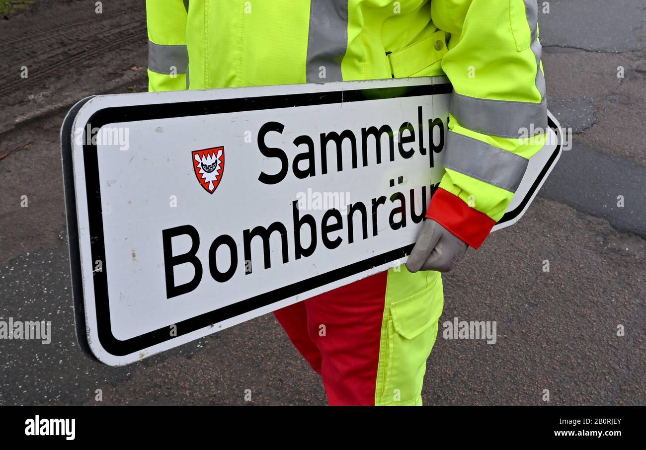 Sign meeting point hi-res stock photography and images - Alamy