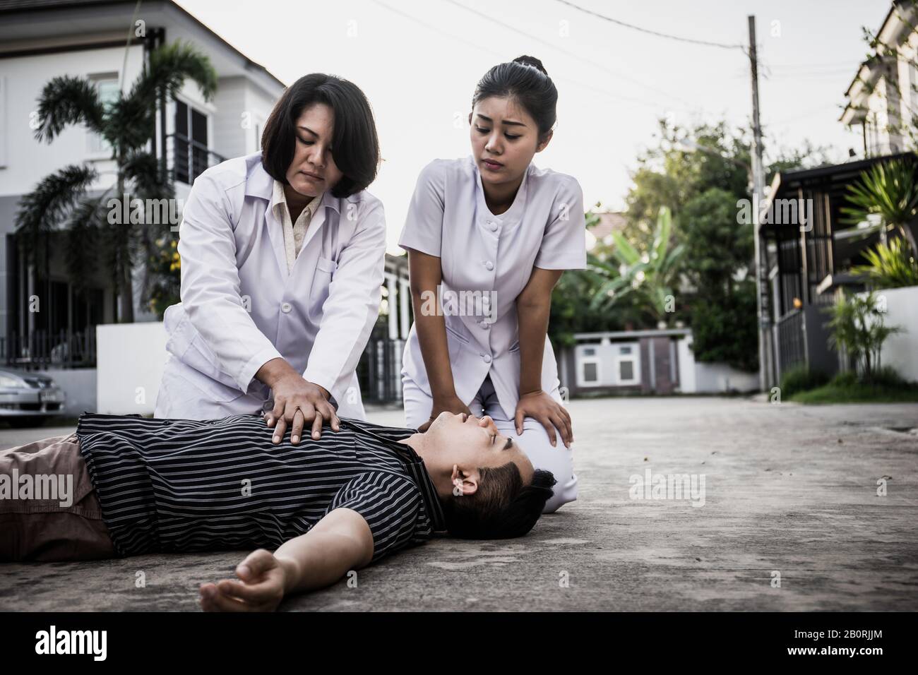 Cardiopulmonary resuscitation nurse hi-res stock photography and images ...
