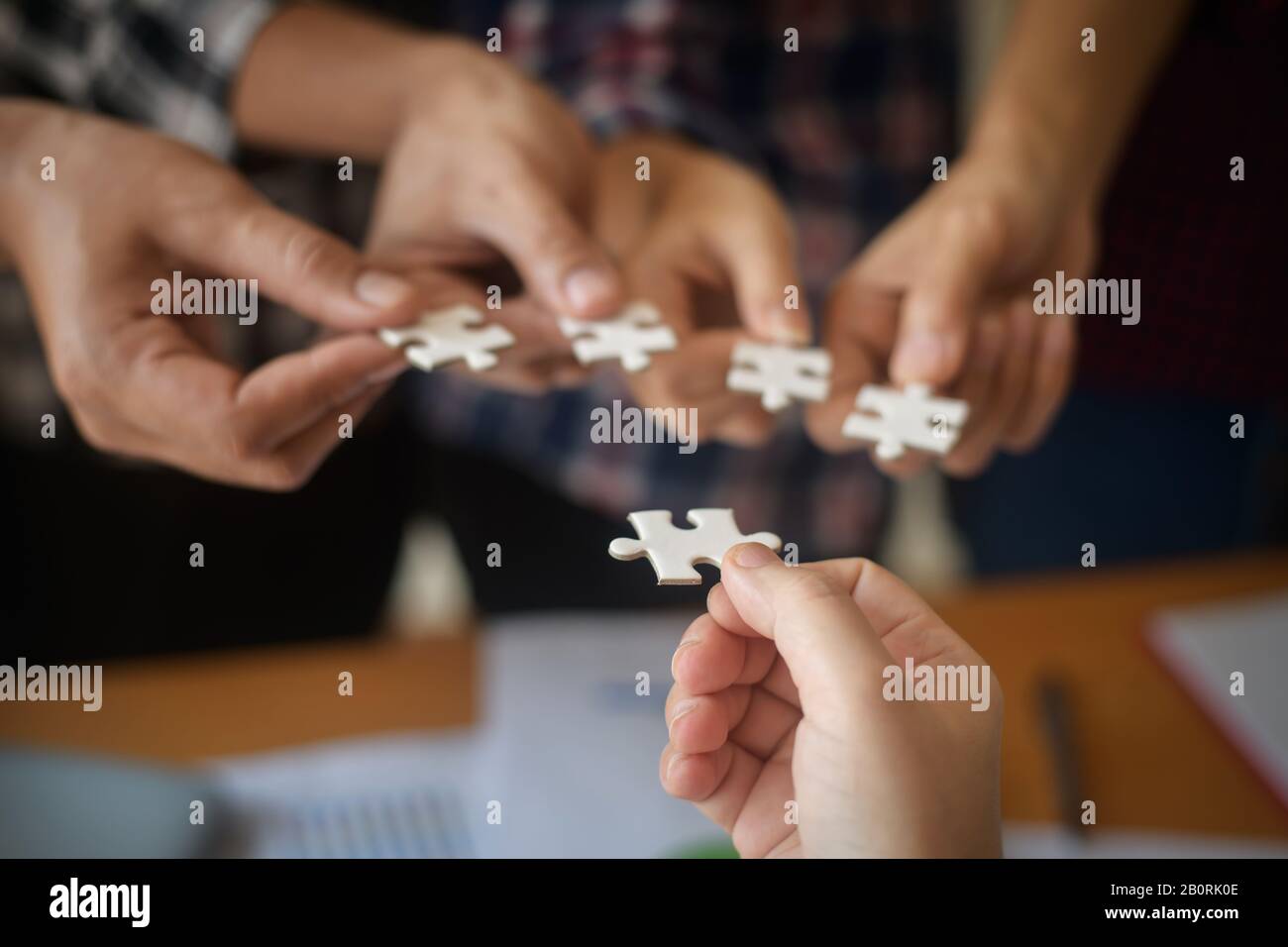 Hand holding jigsaw puzzles, Business partnership concept Stock Photo ...