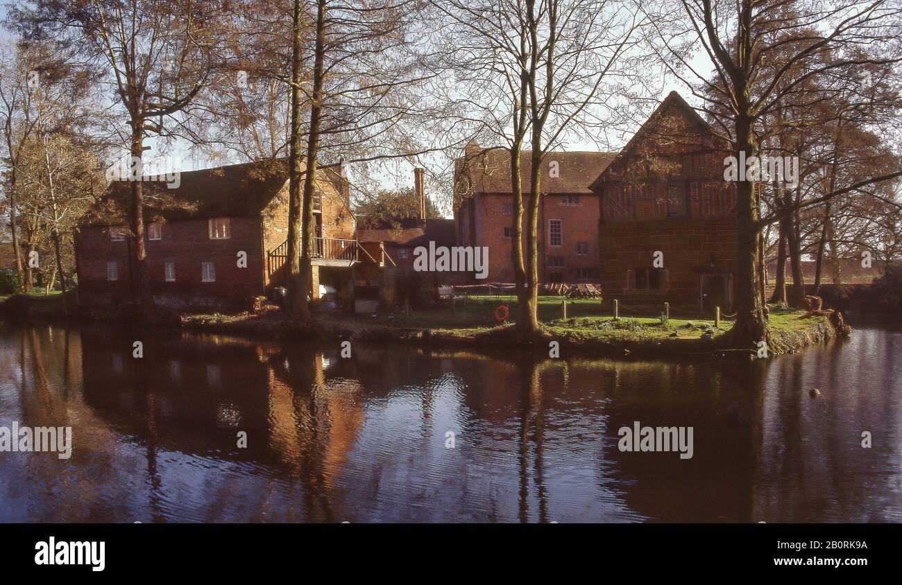 Harvington hall worcestershire hi-res stock photography and images - Alamy