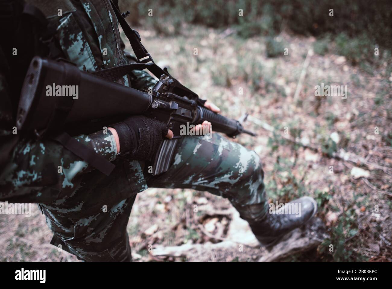 Soldier ready his weapon Stock Photo - Alamy