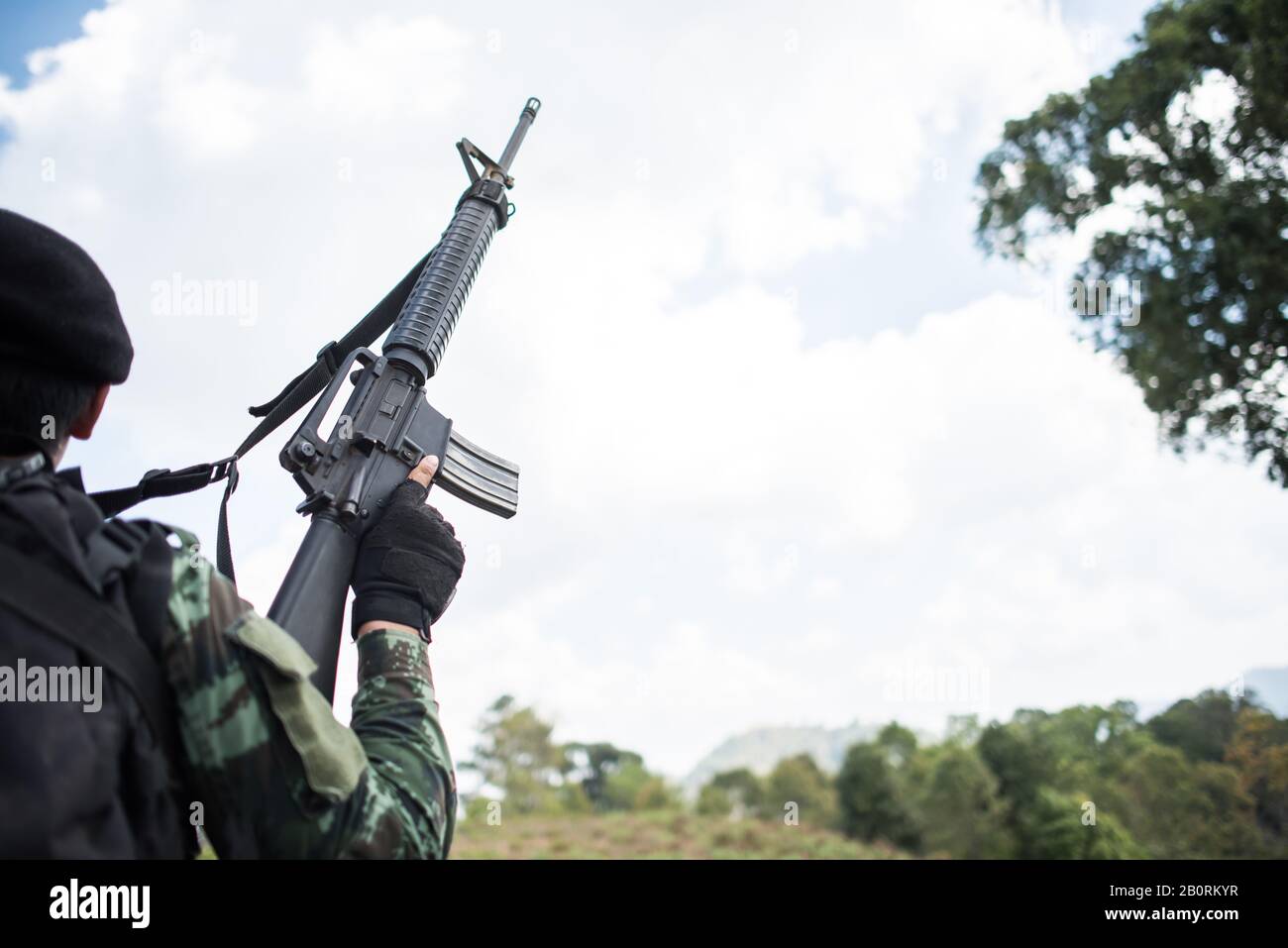 Soldier ready his weapon Stock Photo - Alamy