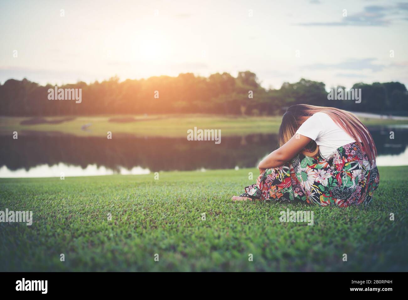 Sad woman hug her knee and cry hi-res stock photography and images - Alamy