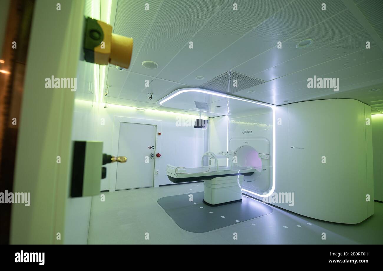20 February 2020, Baden-Wuerttemberg, Tübingen: An MR-Linac for MRI ...