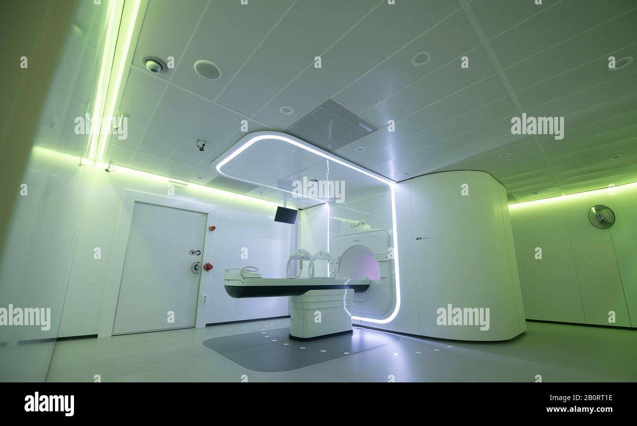 20 February 2020, Baden-Wuerttemberg, Tübingen: An MR-Linac for MRI ...