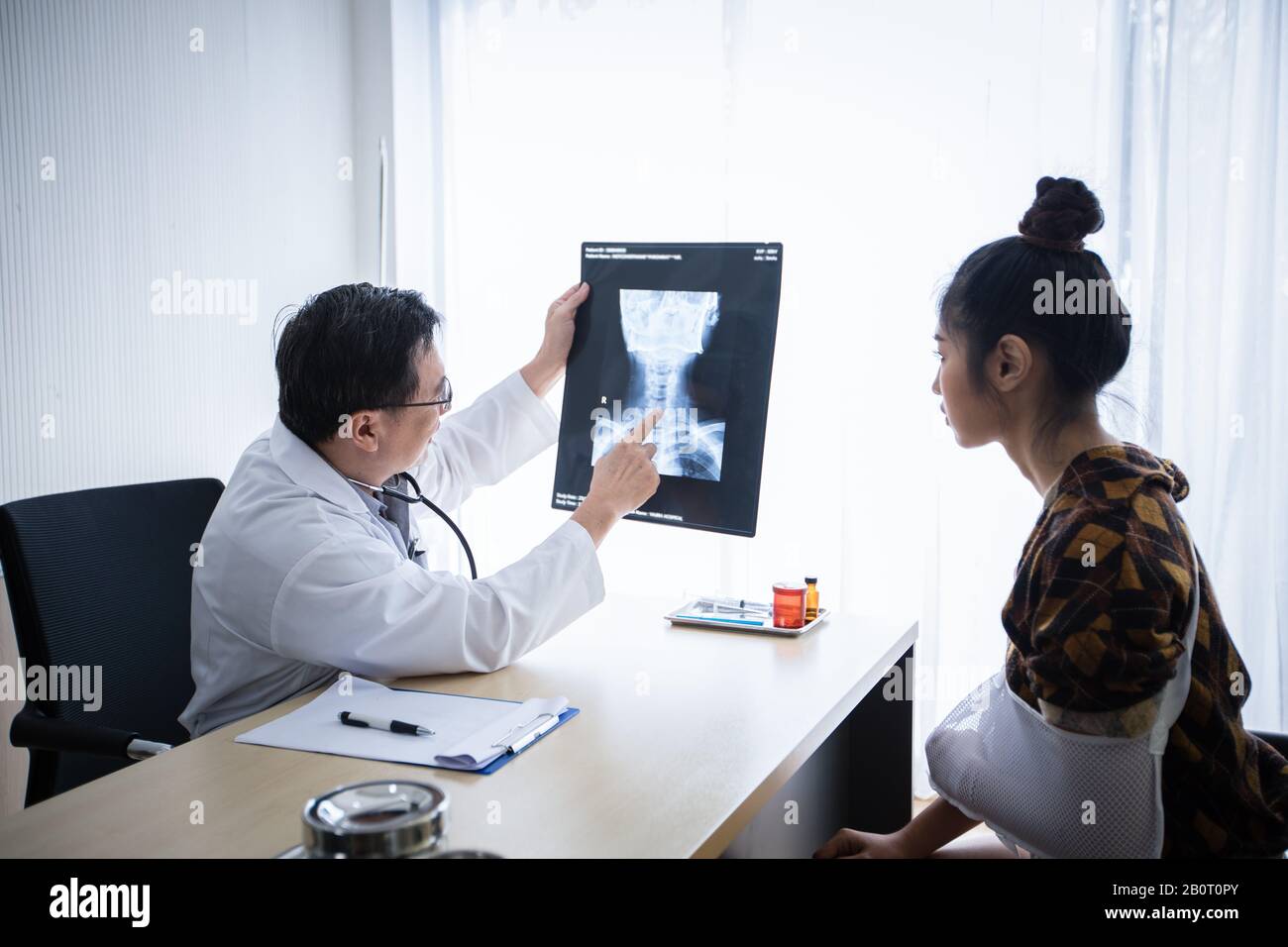 The doctor is explaining about the brain X-ray results to a female ...