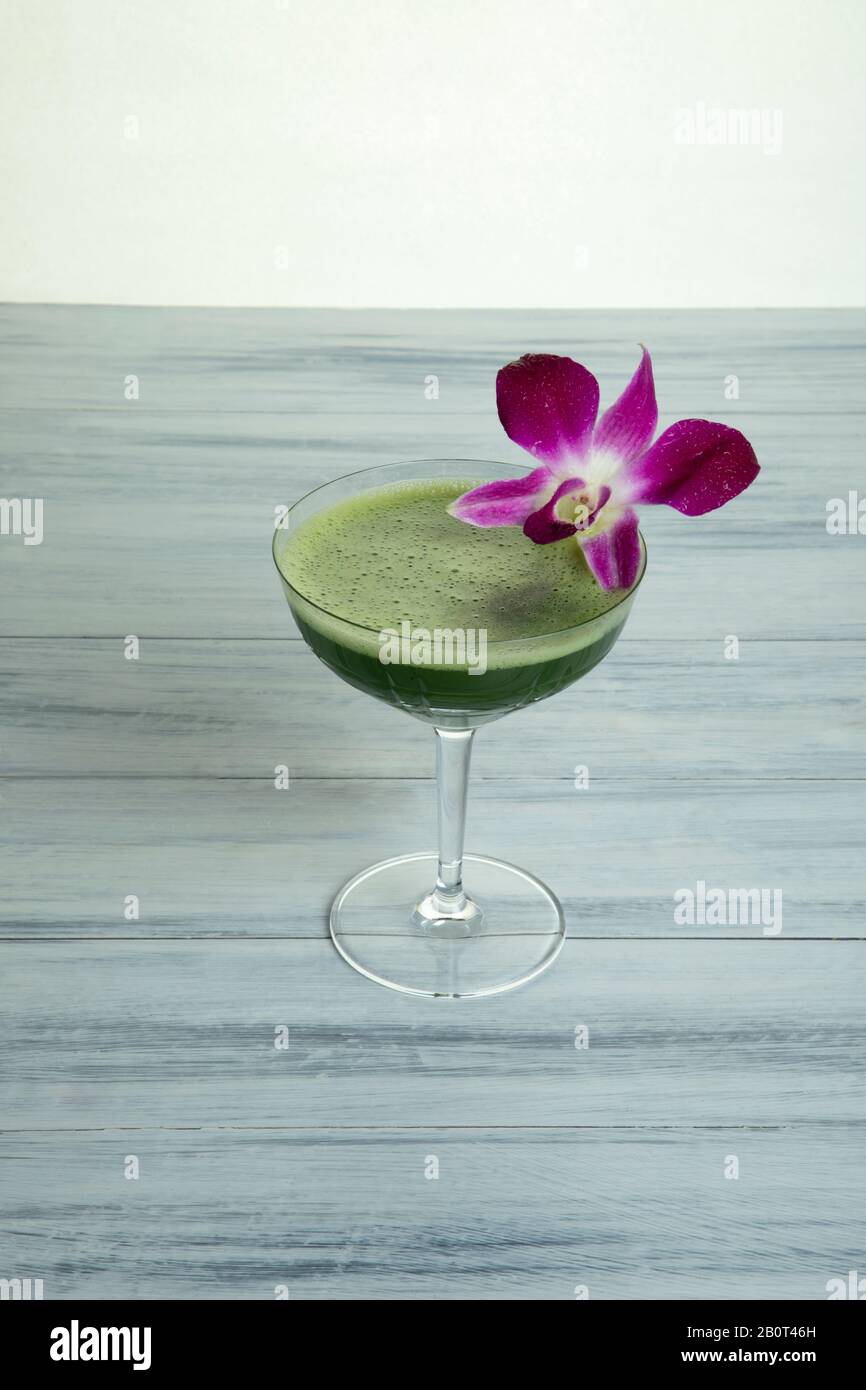 Green cocktail and kale hi-res stock photography and images - Alamy
