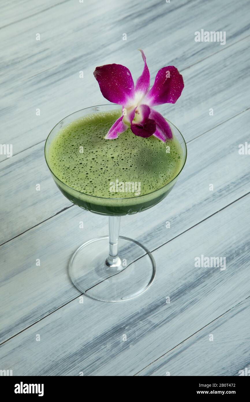 Green cocktail and kale hi-res stock photography and images - Alamy