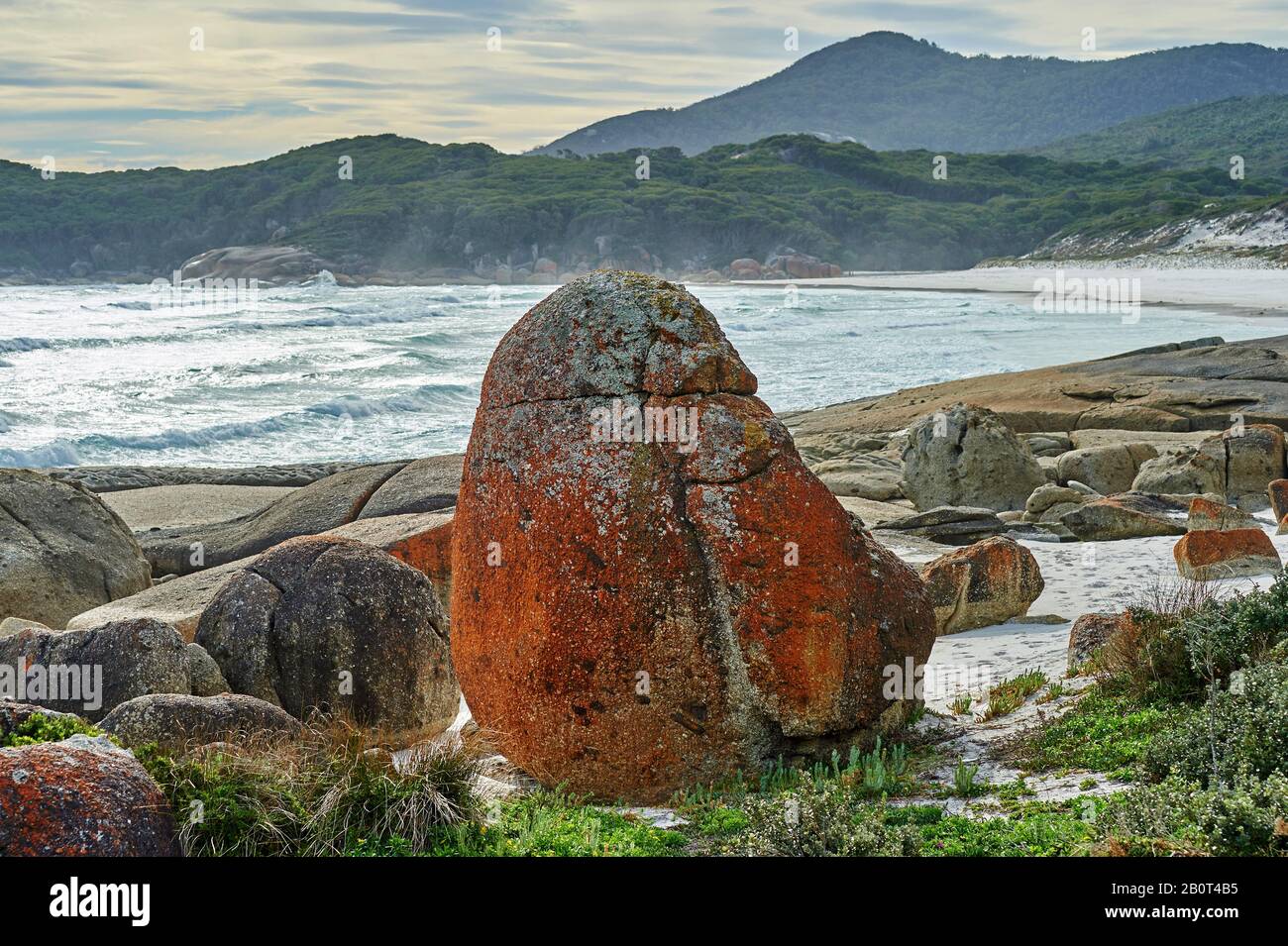 Big boulders and oceans hi-res stock photography and images - Alamy