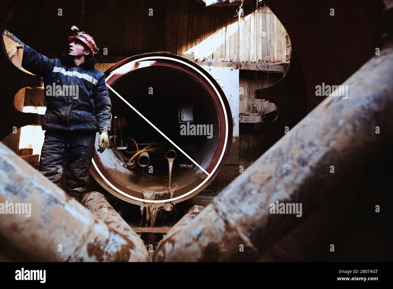 Oil field worker hi-res stock photography and images - Alamy