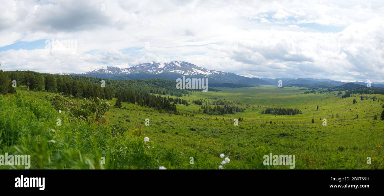 Mountain panorama field cloudly hi-res stock photography and images - Alamy