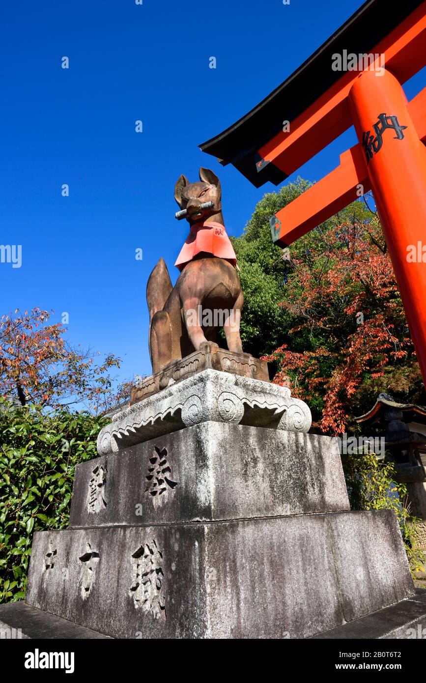 Inari temple hi-res stock photography and images - Alamy