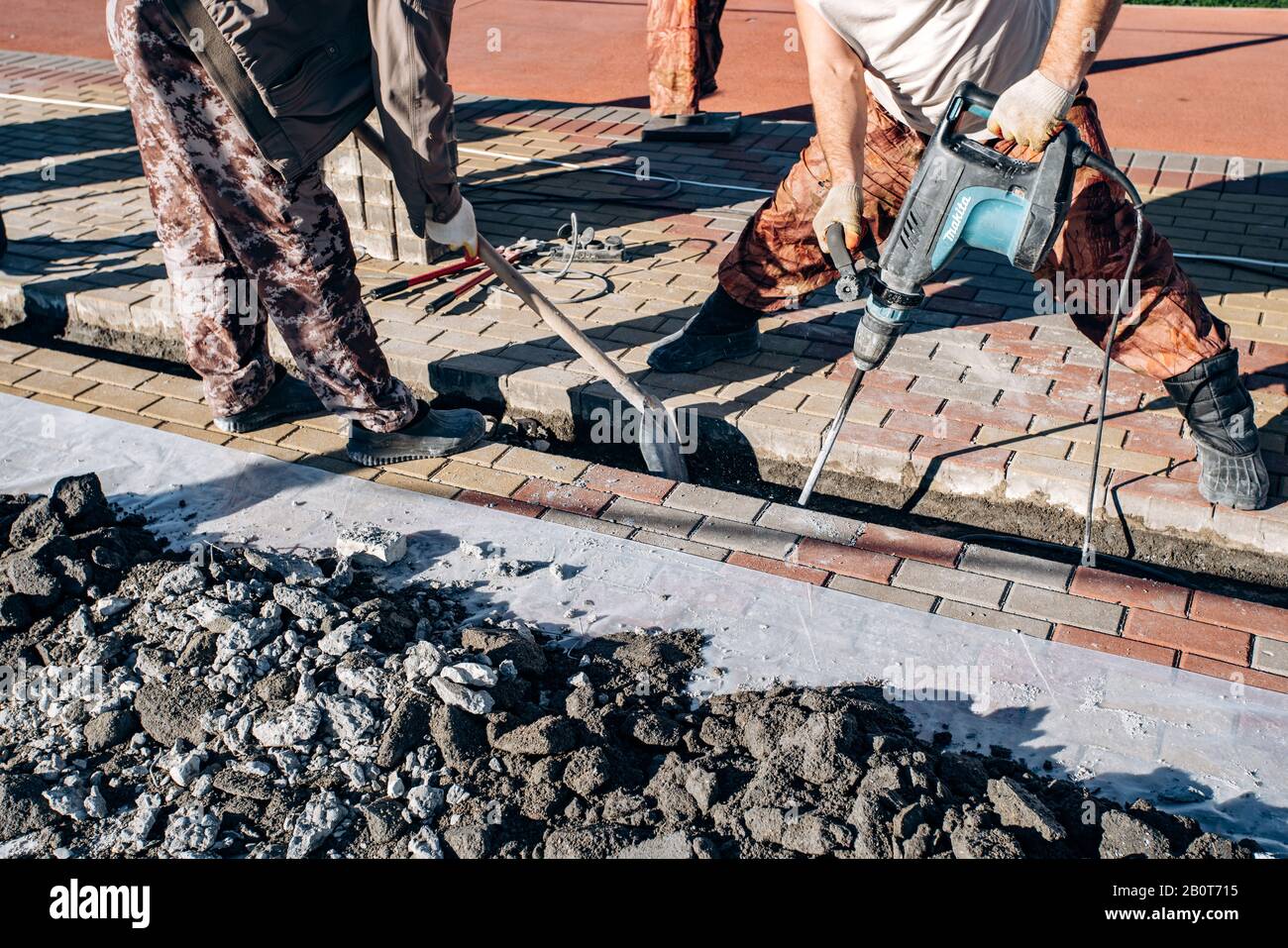 Two construction workers lay hi-res stock photography and images - Alamy