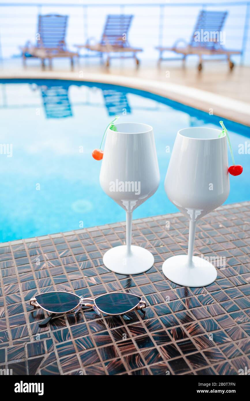 cocktail on the pool at the tropical resort Stock Photo - Alamy