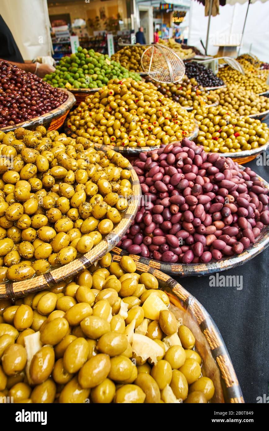 Olives for sale at food market Stock Photo - Alamy