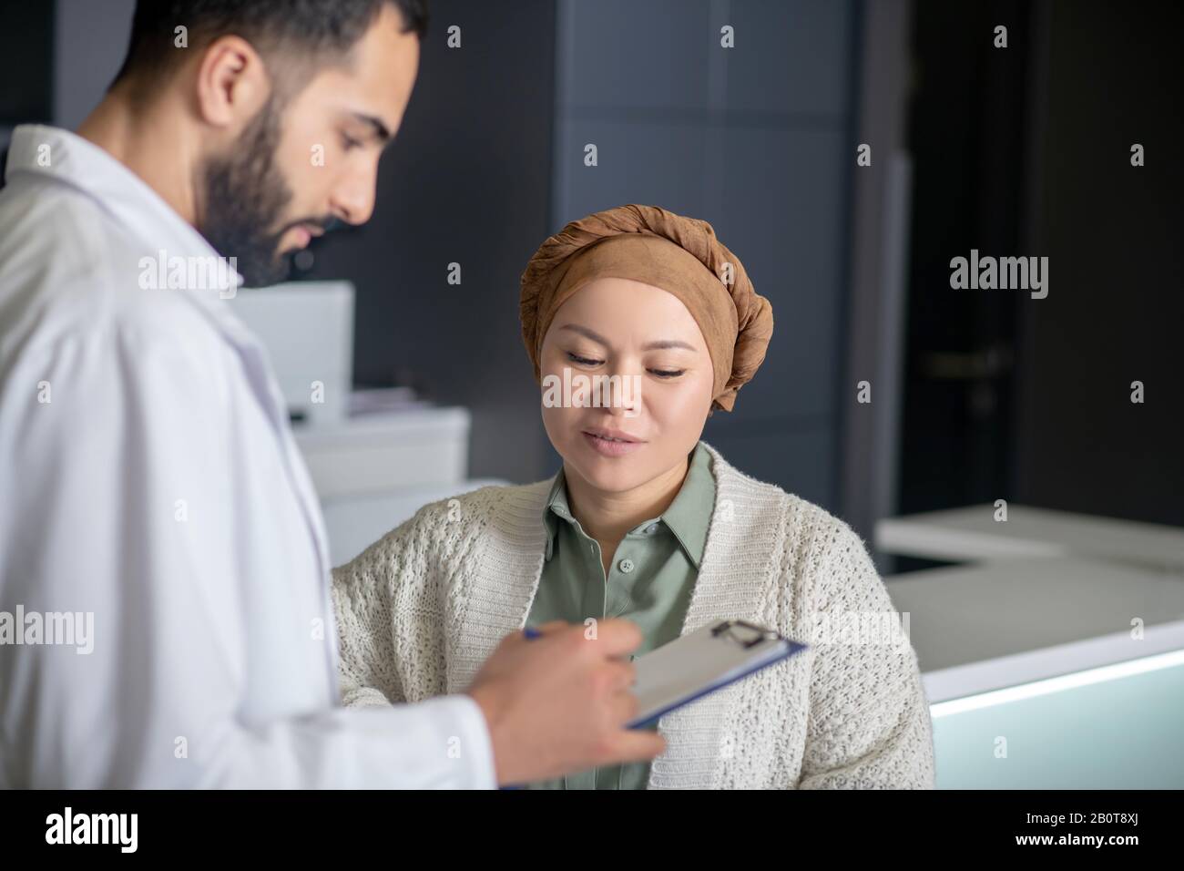 Tall Male Doctor High Resolution Stock Photography and Images - Alamy