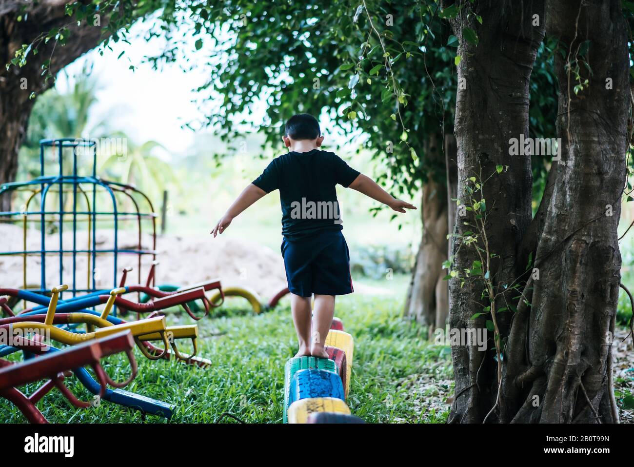Child running outside in backyard hi-res stock photography and images ...