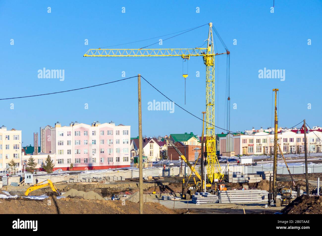Pile foundation crane power line hi-res stock photography and images ...