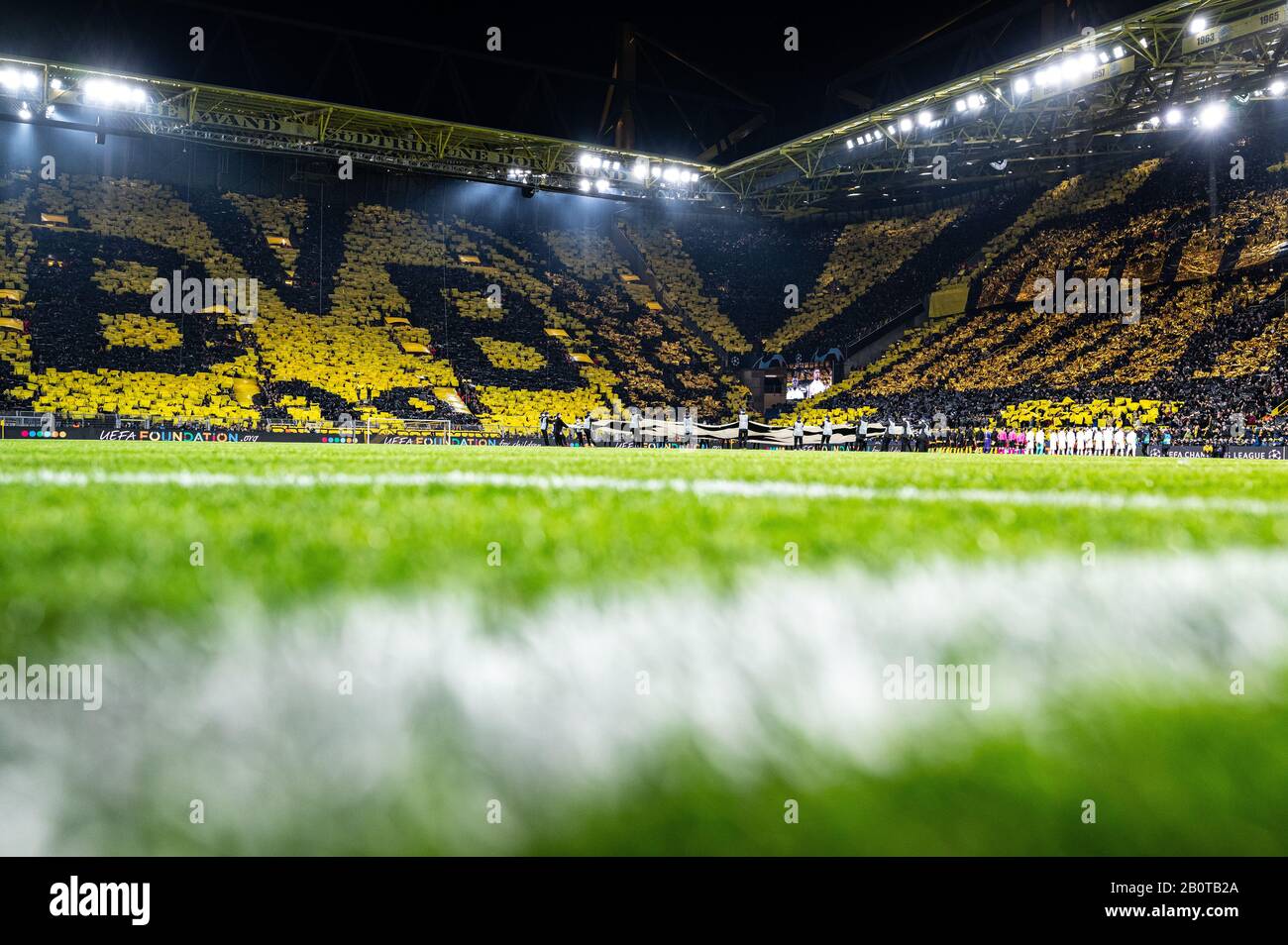 Dortmund, Germany. 18th Feb, 2020. Football: Champions League, Borussia ...