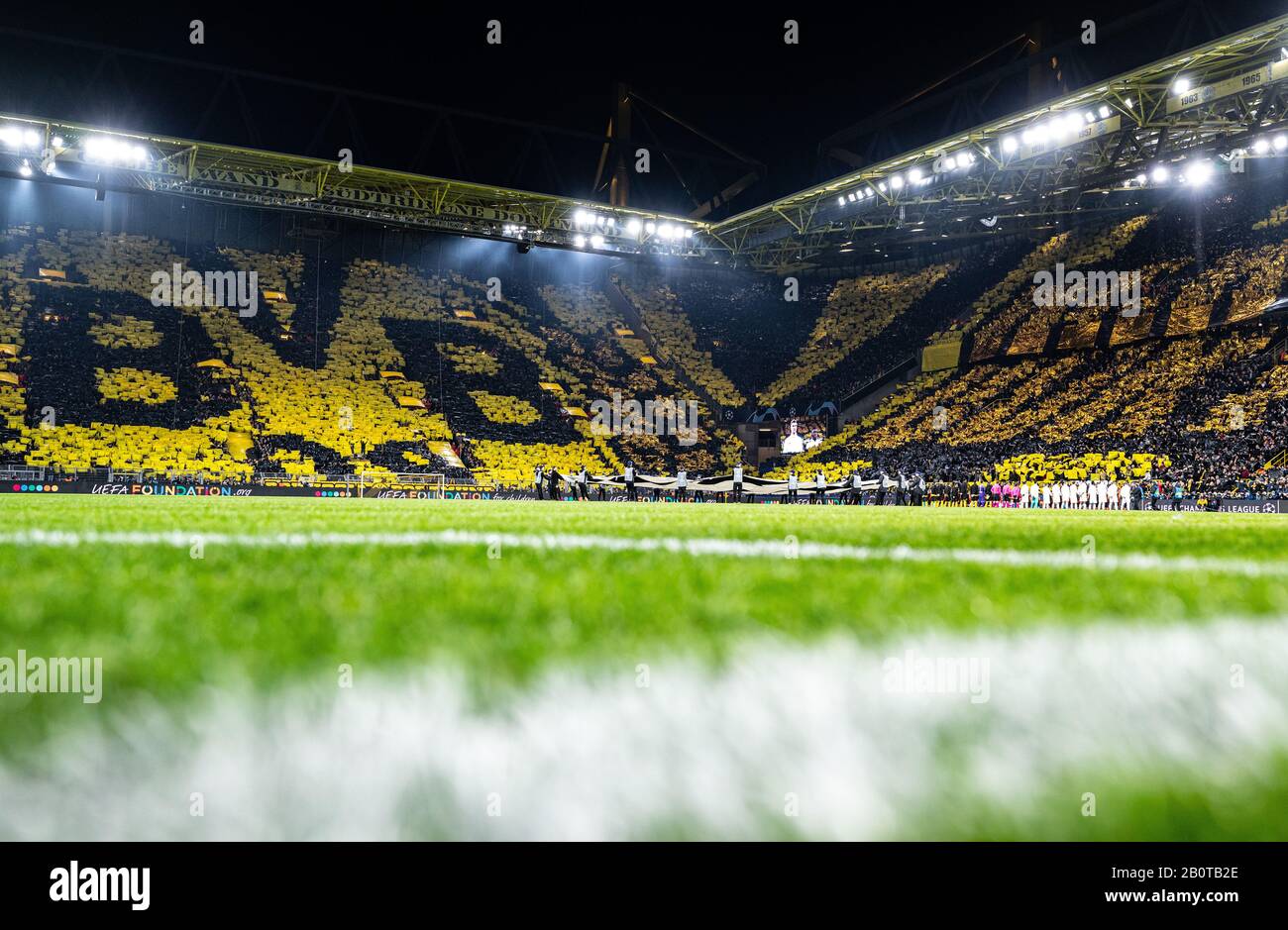 Paris saint germain logo stadium hi-res stock photography and images ...