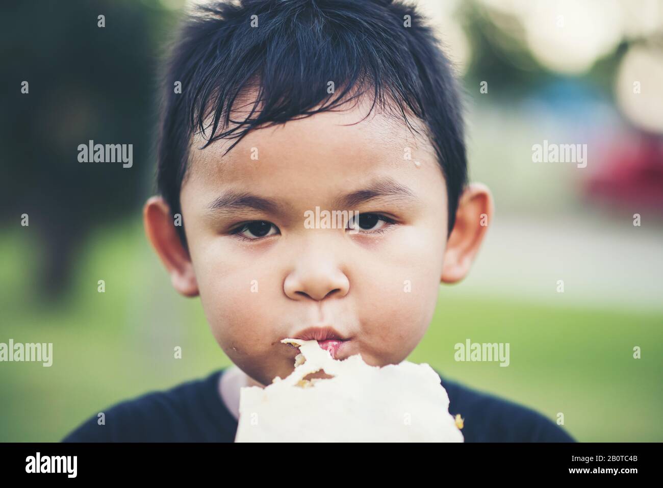 Kids eating noodles hi-res stock photography and images - Alamy