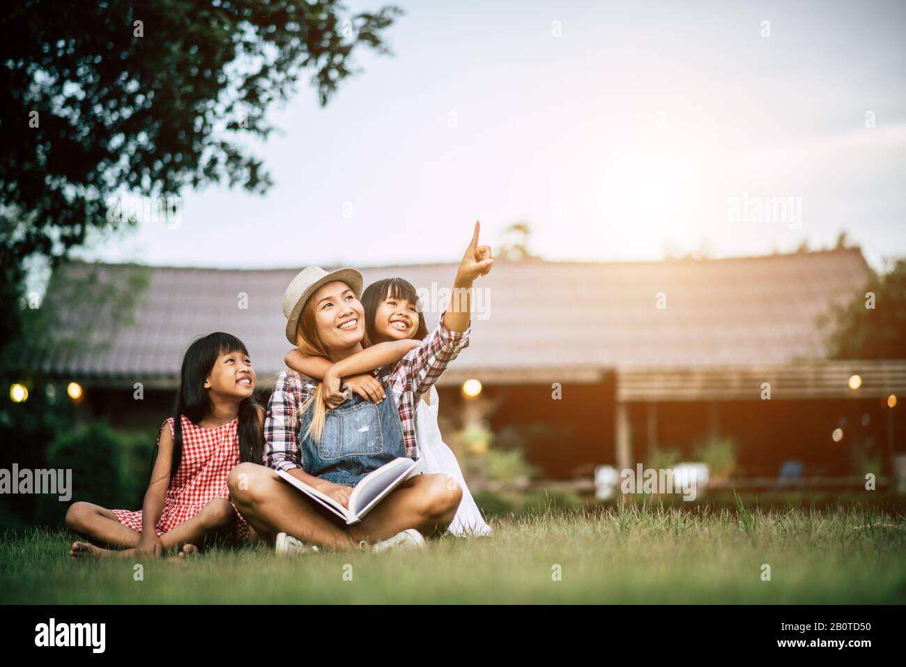 Kid telling a story to mom hi-res stock photography and images - Alamy