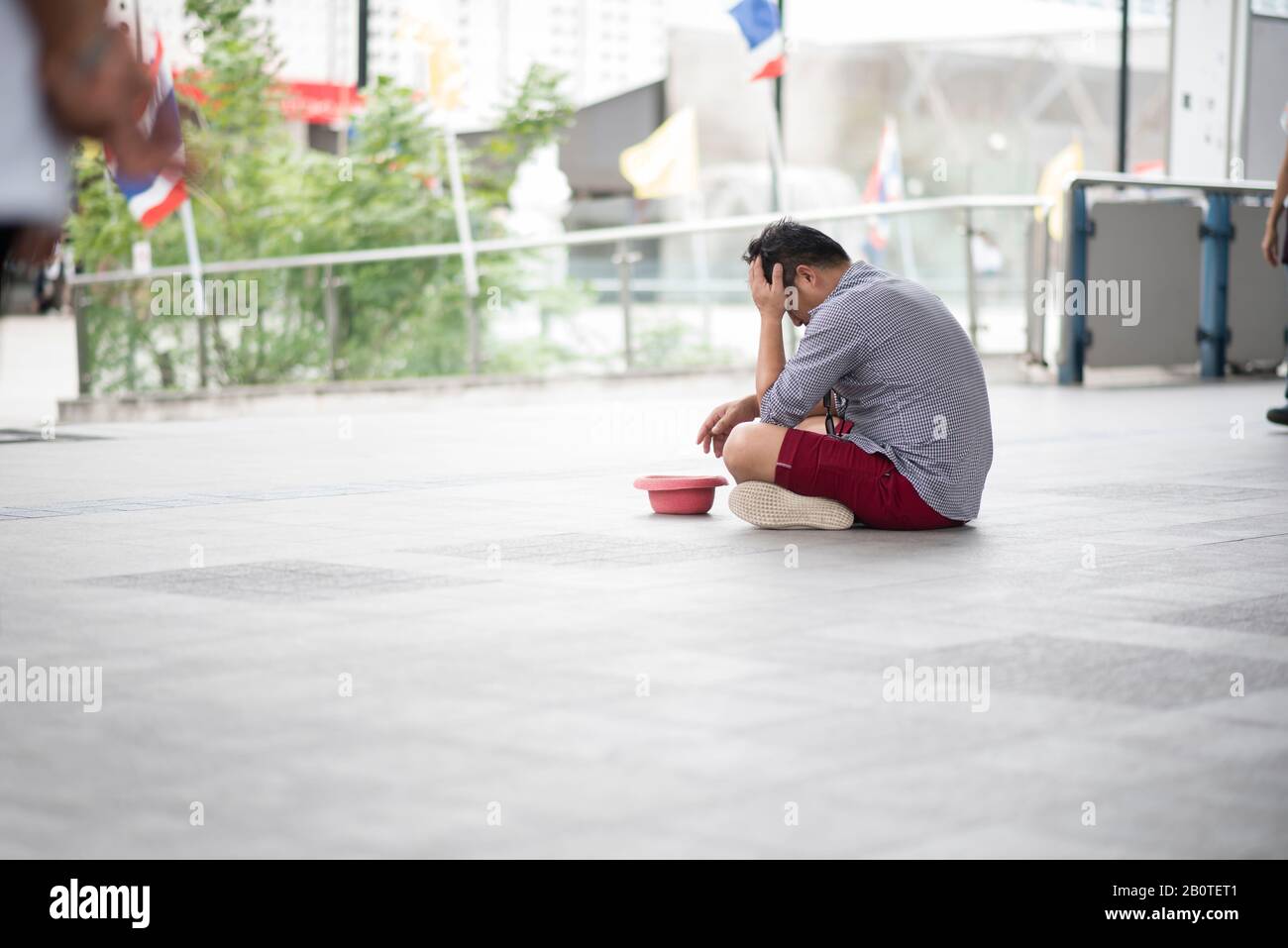 Tourist lost money begging money on street Stock Photo - Alamy