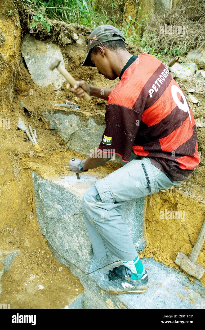 Stone breaking works hi-res stock photography and images - Alamy