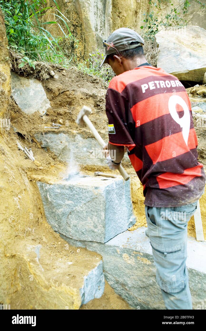 Stone breaking works hi-res stock photography and images - Alamy