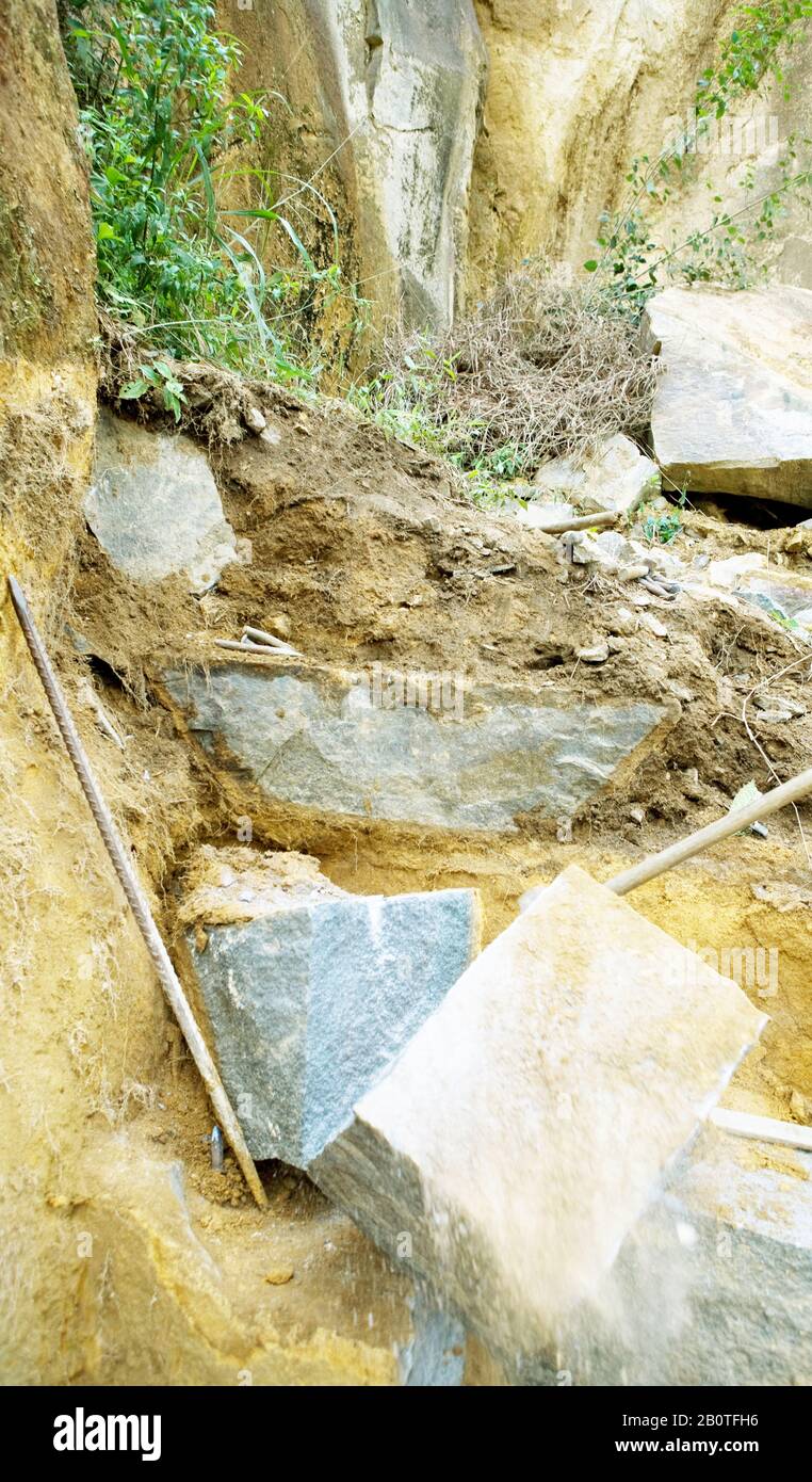 Stone breaking works hi-res stock photography and images - Alamy