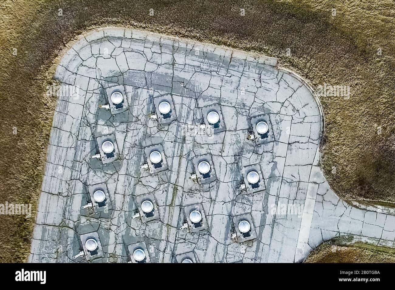 Old radar system hi-res stock photography and images - Alamy