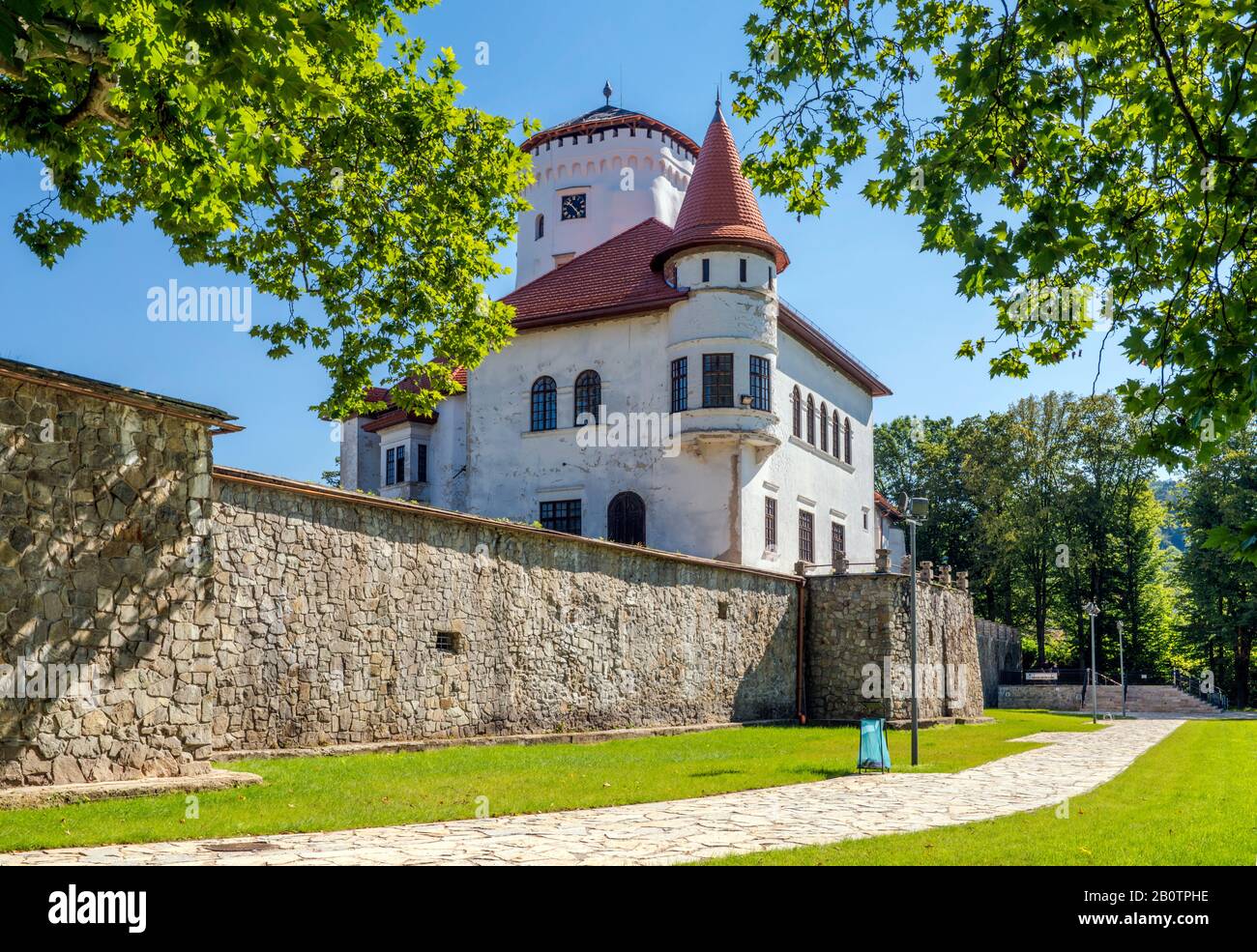 Museum overhang hi-res stock photography and images - Alamy