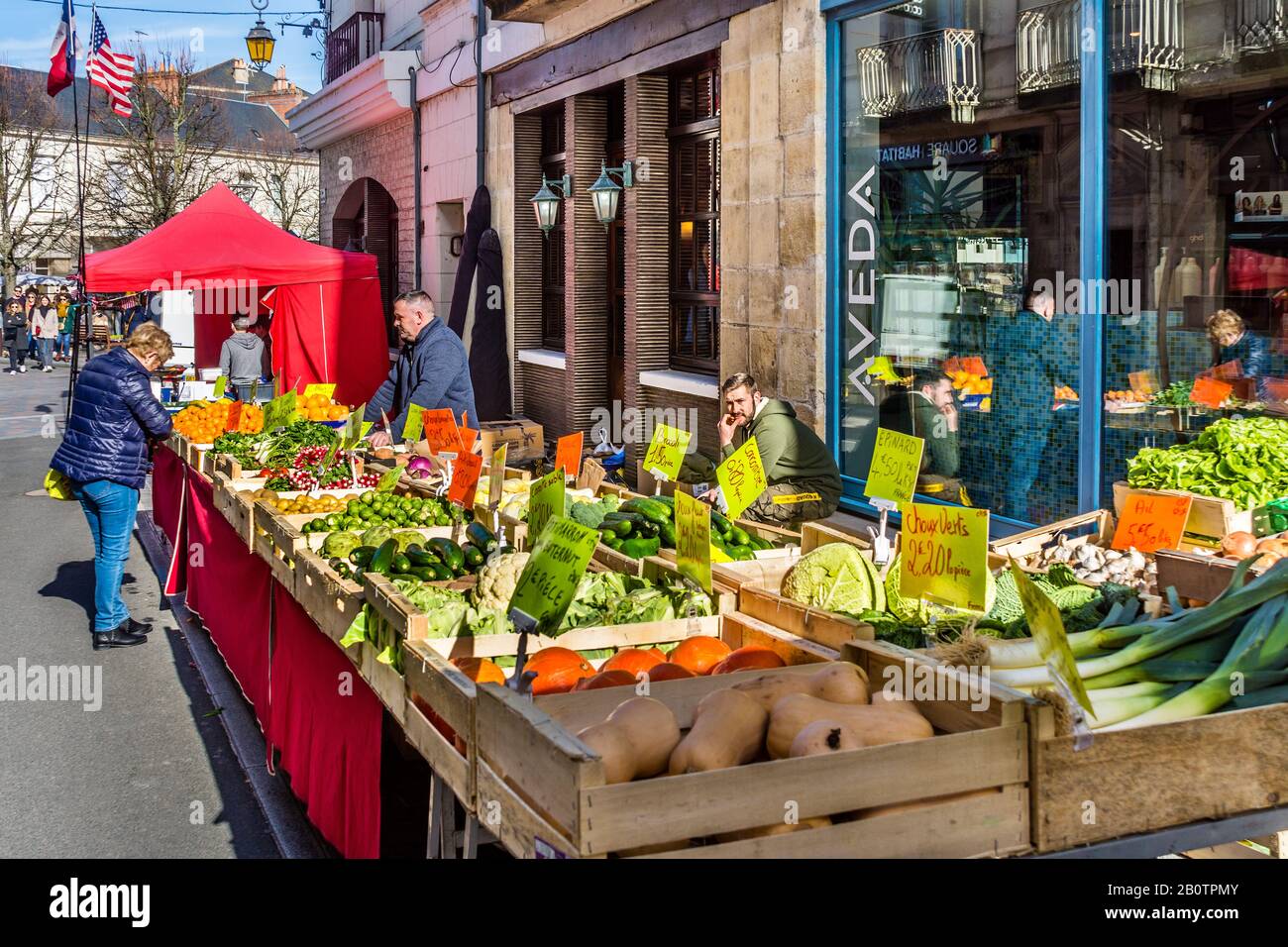Saturday market day france hi-res stock photography and images - Alamy