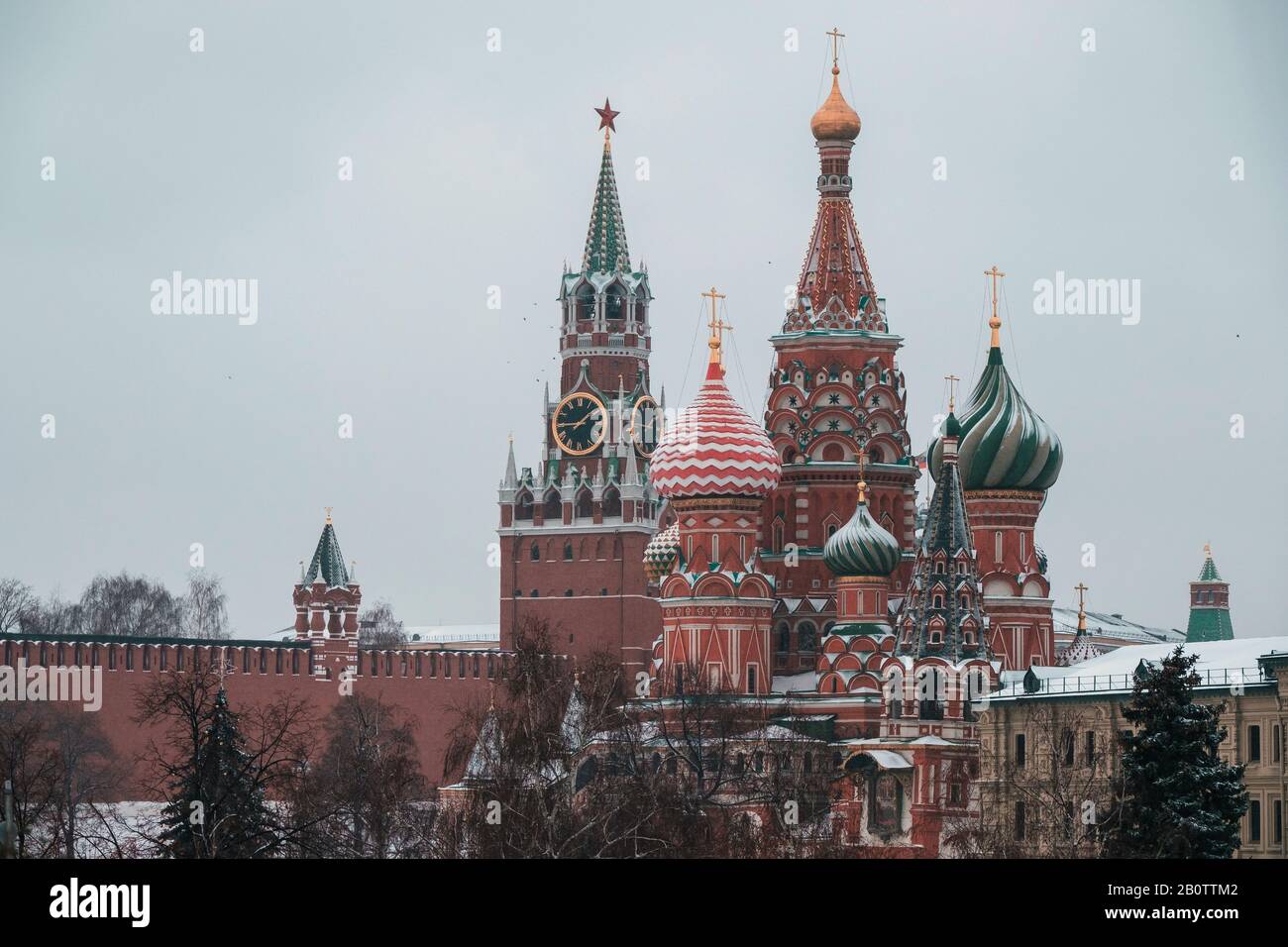 St. Basil's Cathedral in Moscow covered by snow, russian tourist ...