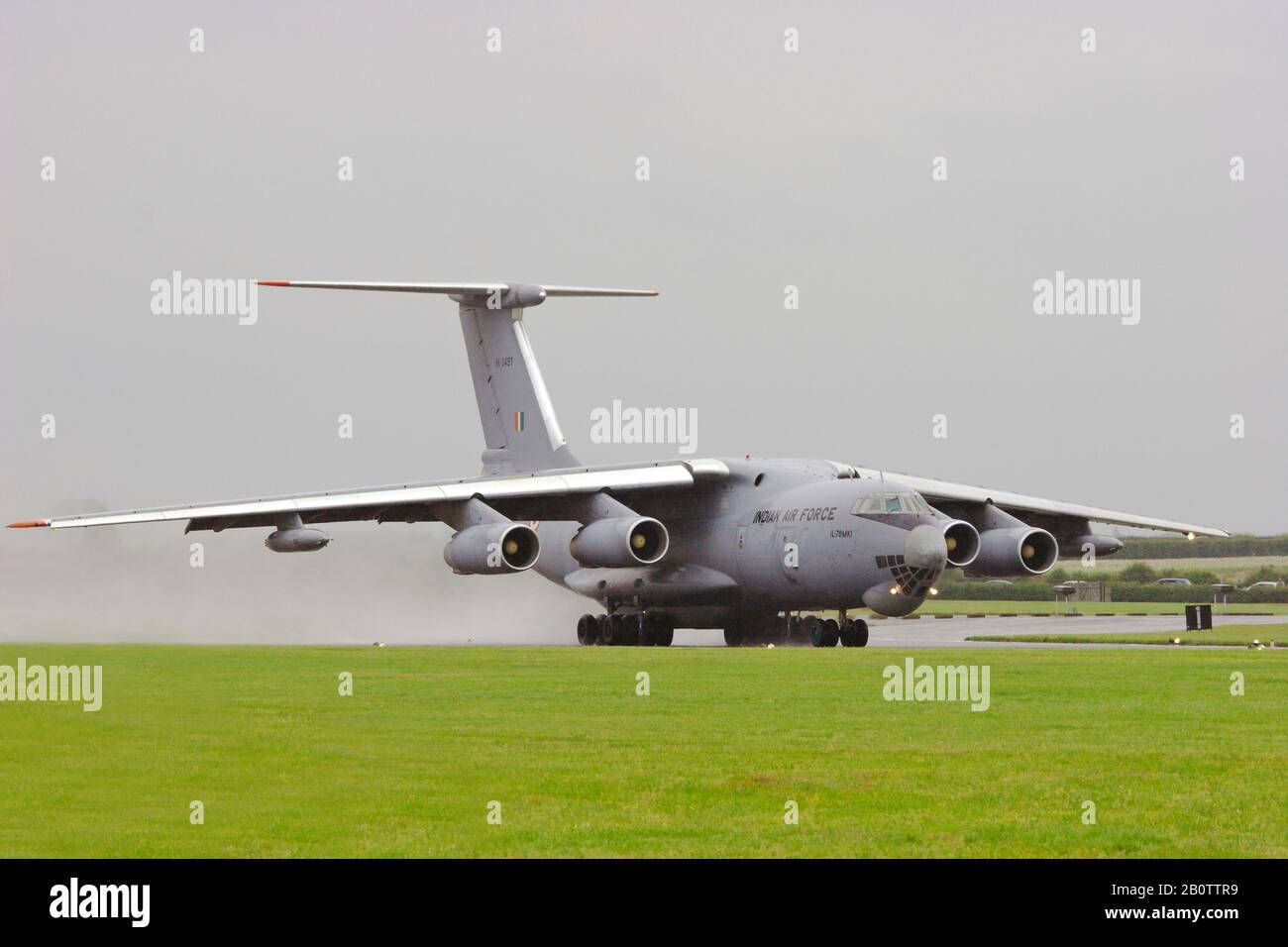 RK-3451 Indian Air Force Ilyushin Il-78MKI military plane taking off ...
