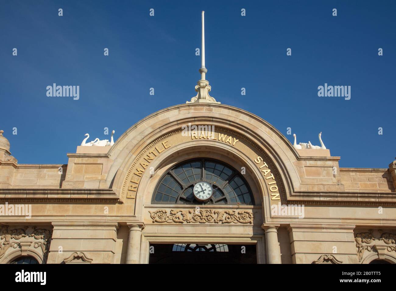 Fremantle train station looking up hi-res stock photography and images ...