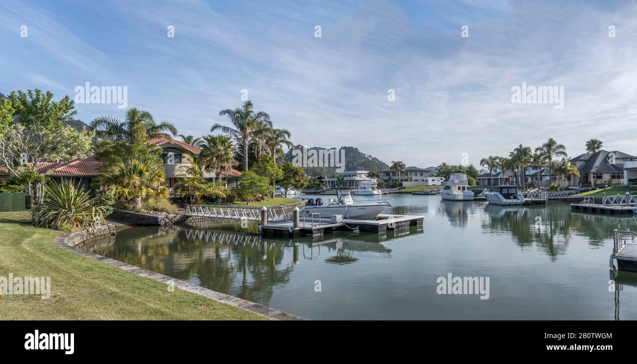 PAUANUI, NEW ZEALAND - November 07 2019: cityscape with yachts, houses ...