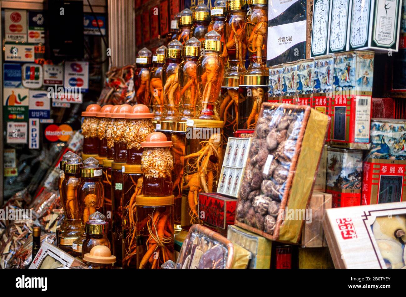 Ginseng shop, Namdaemun Market, Seoul, South Korea Stock Photo - Alamy