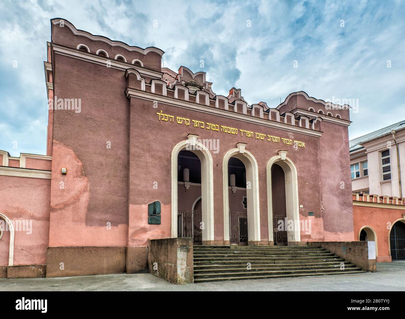 Orthodox synagogue hi-res stock photography and images - Alamy