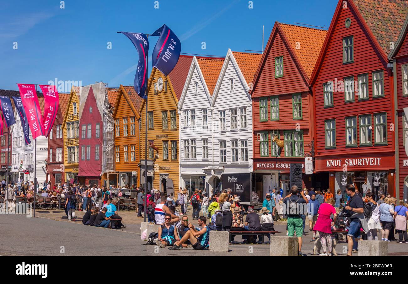 Bergen harbour buildings hi-res stock photography and images - Alamy