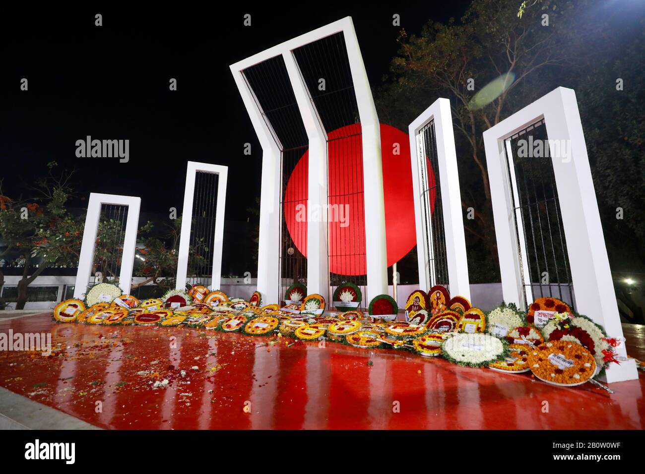 Shaheed minar dhaka hi-res stock photography and images - Alamy