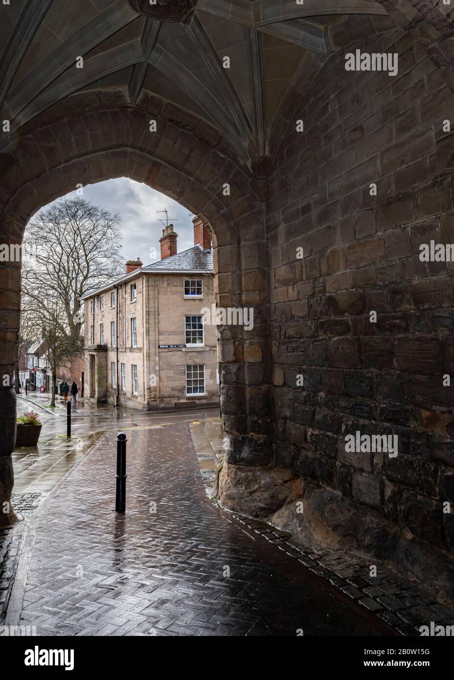 Warwick: A view of West Street through the medieval (Norman) West Gate ...