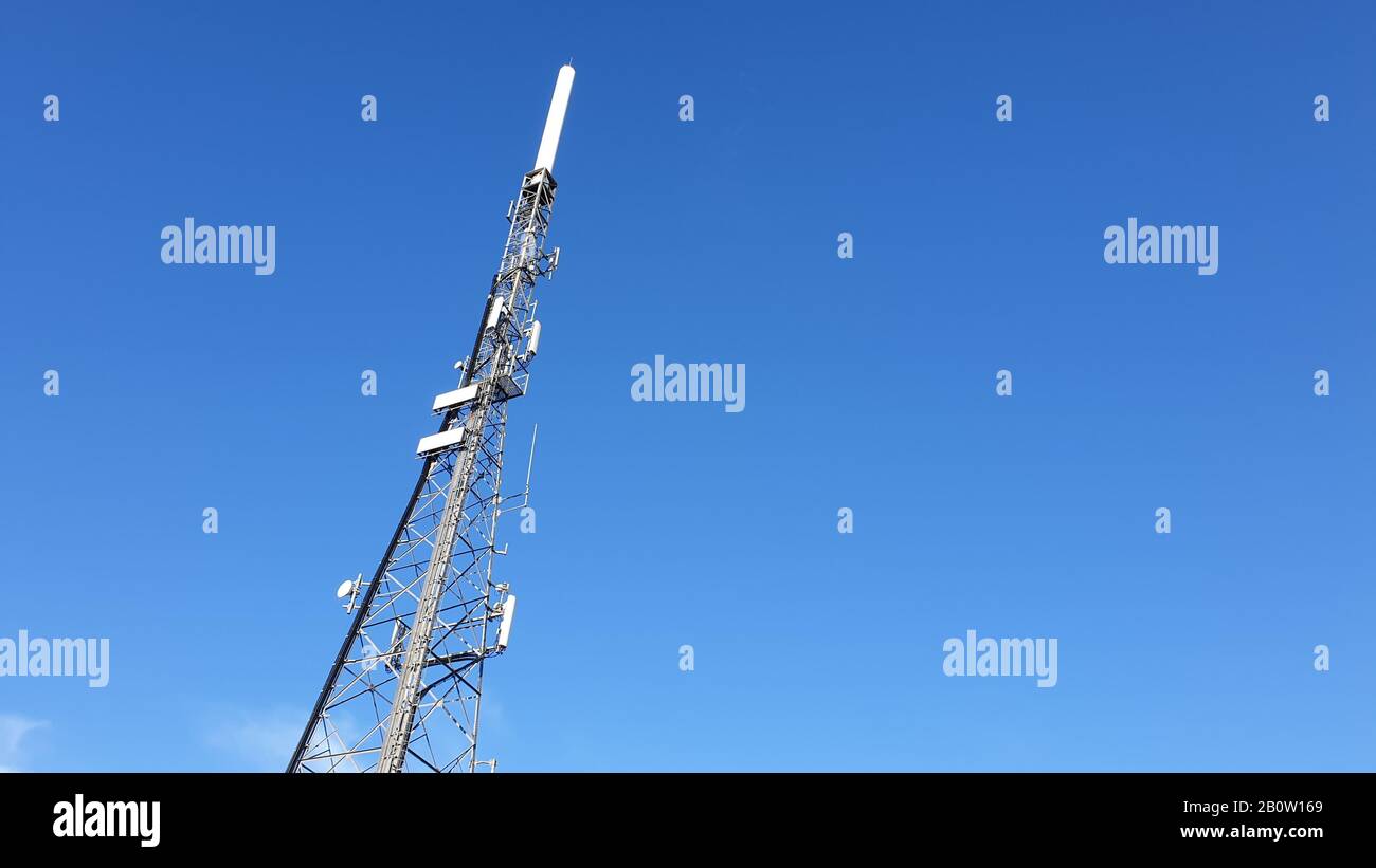 Broadband mast hi-res stock photography and images - Alamy