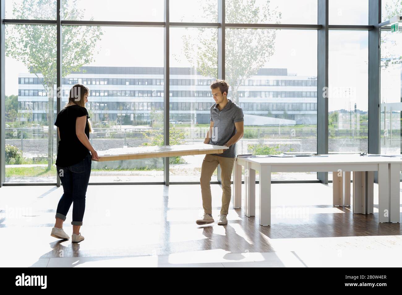 Men carrying table hi-res stock photography and images - Alamy