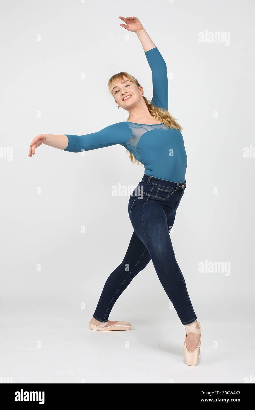 Ballet dancer in the studio Stock Photo - Alamy
