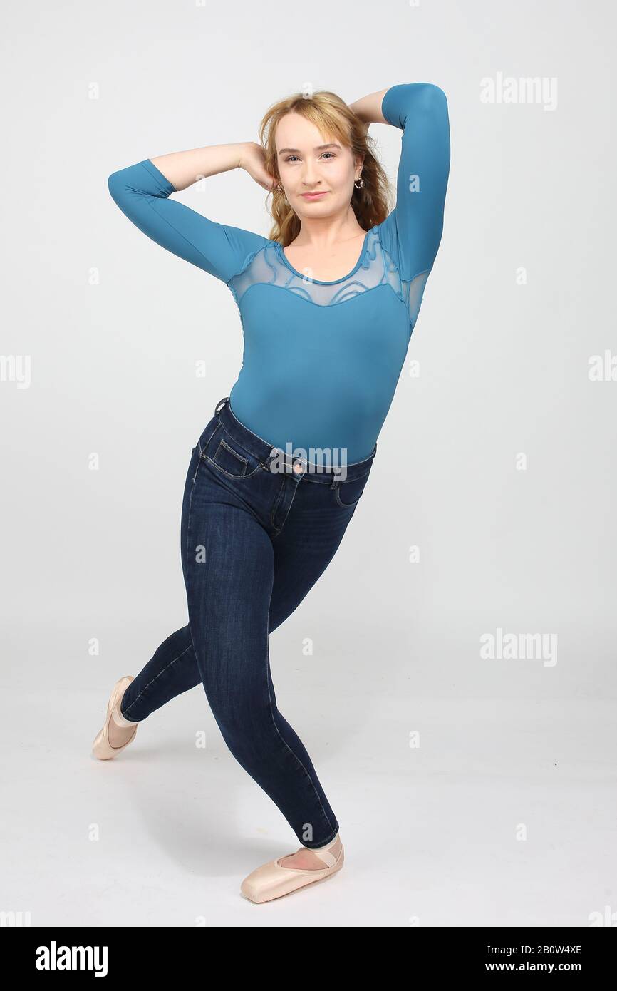 Dancer dancer stretches hi-res stock photography and images - Alamy