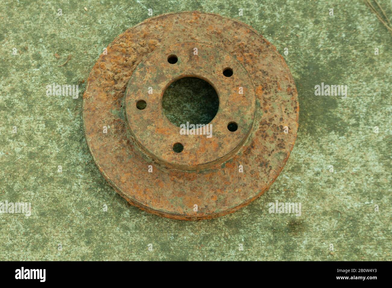 A rusty, mud covered automotive brake rotor Stock Photo - Alamy