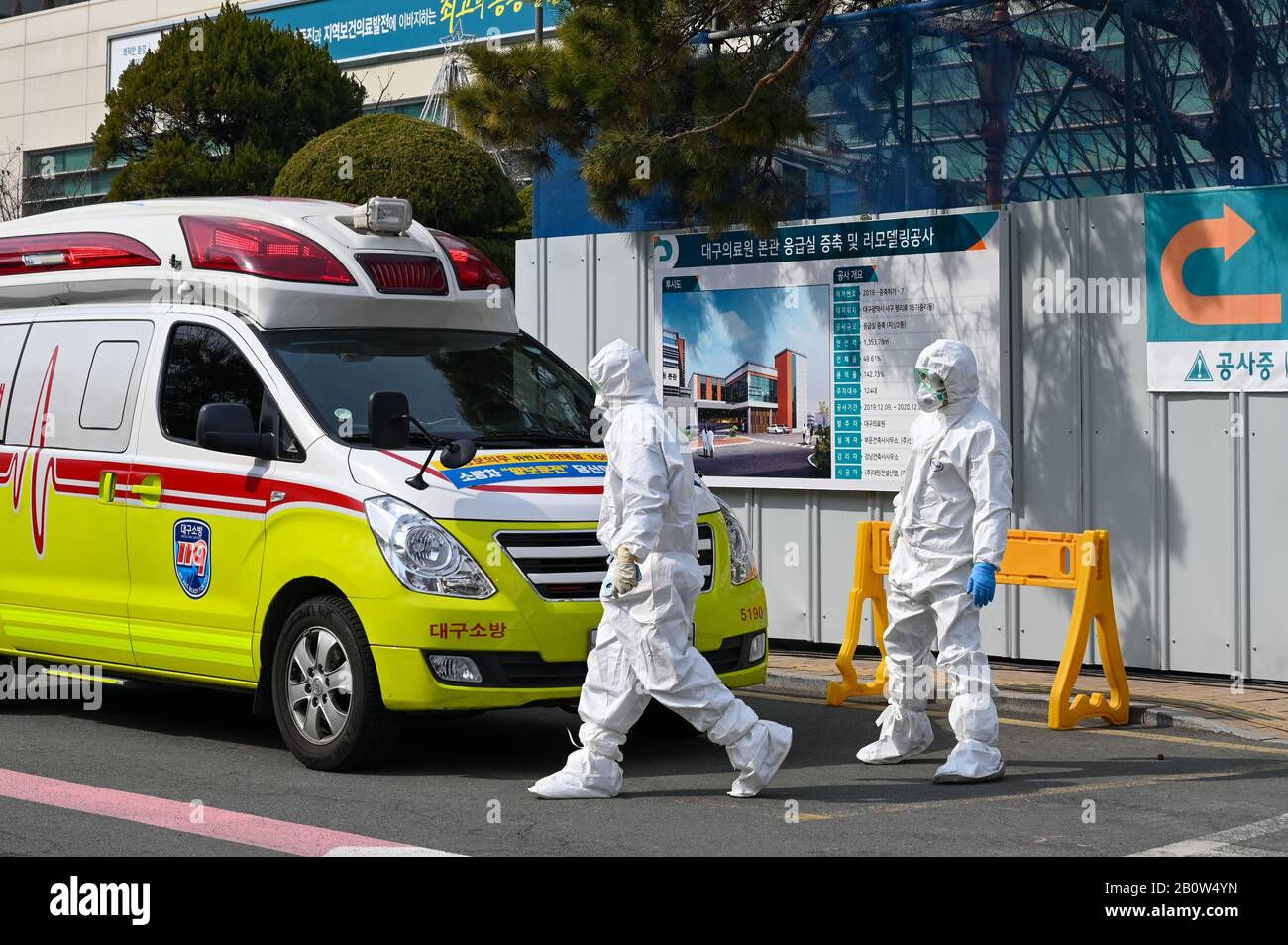Daegu, South Korea. 21st Feb, 2020. Hospital workers in biohazard suits ...