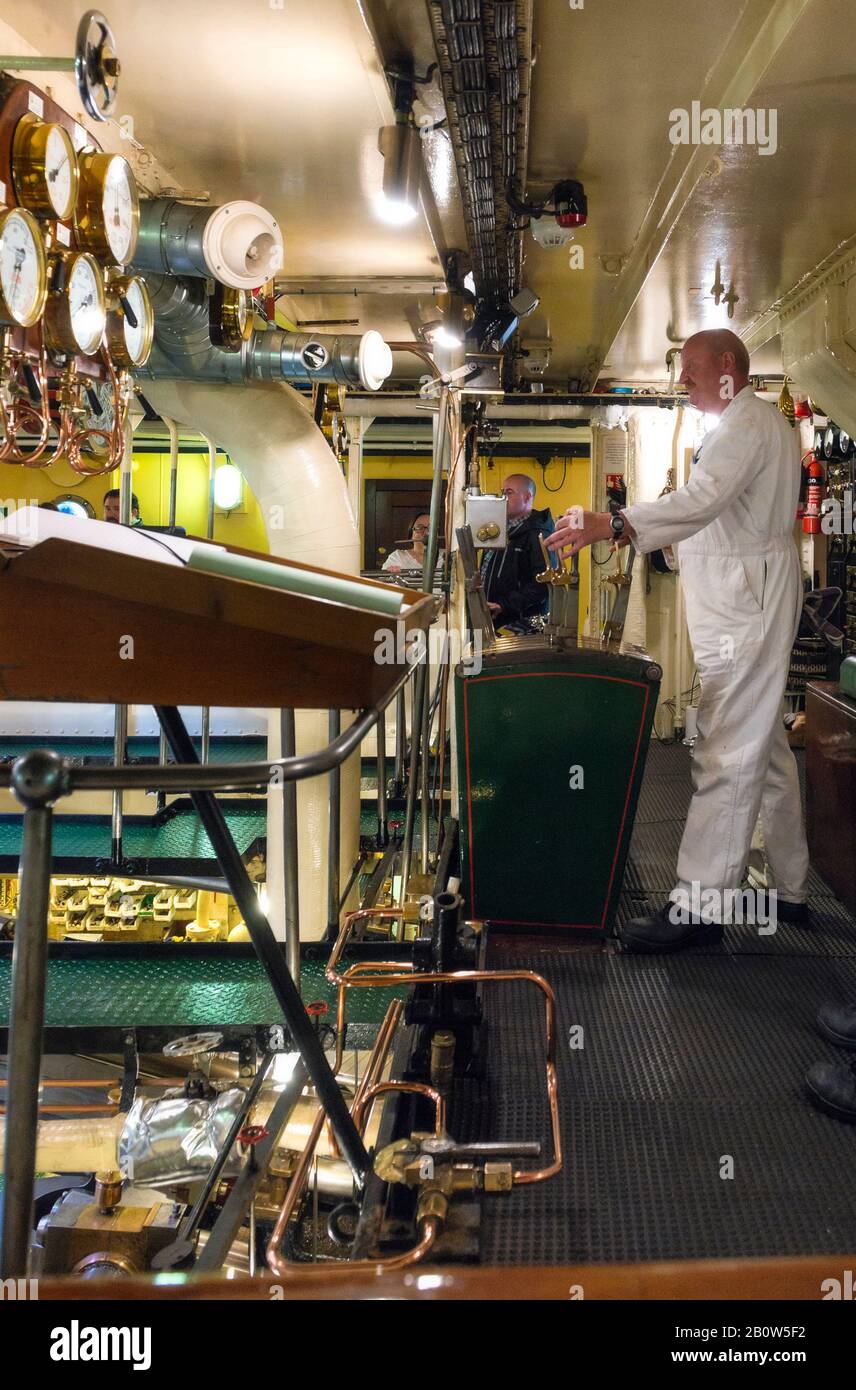 Ships steam engine room hi-res stock photography and images - Alamy