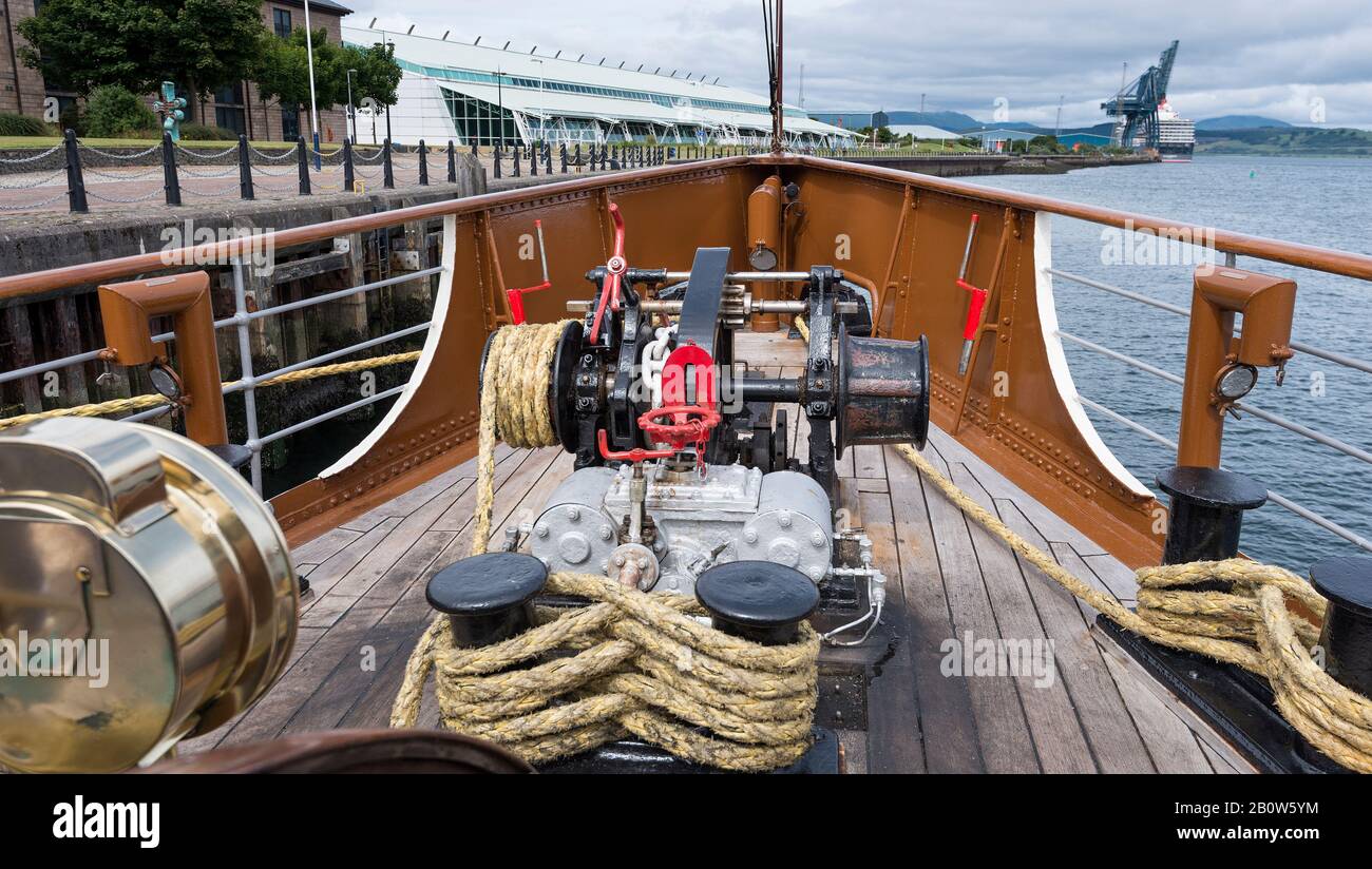 Capstan And Rope High Resolution Stock Photography and Images - Alamy